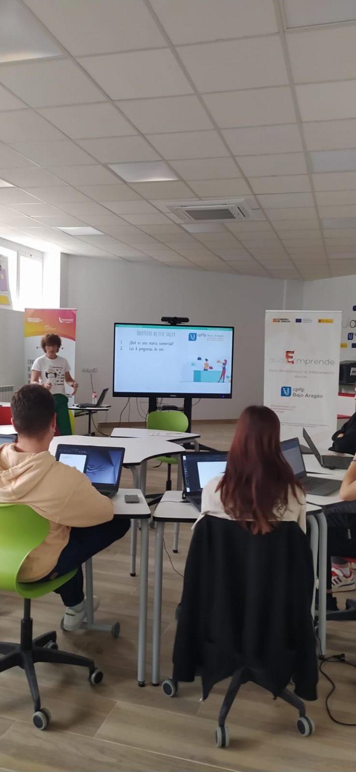 Charla-Taller #APE: “Cómo elaborar tu Marca comercial” con Ana Lizana ...